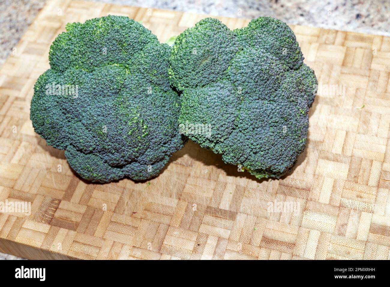 Broccoli on board close hi-res stock photography and images - Alamy