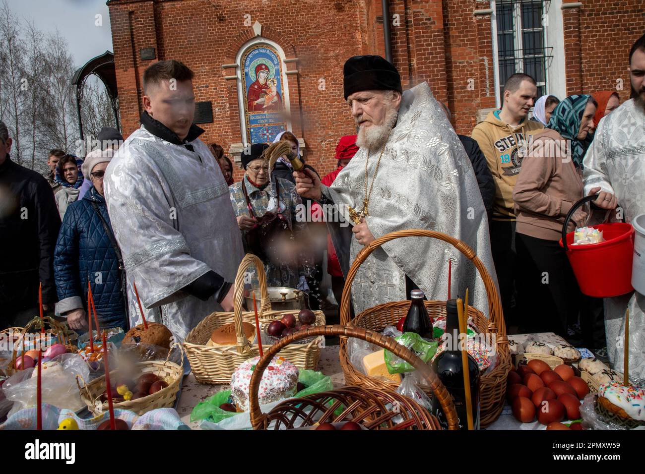 Moscow, Russia. 15th of April, 2023. A priest blesses traditional ...