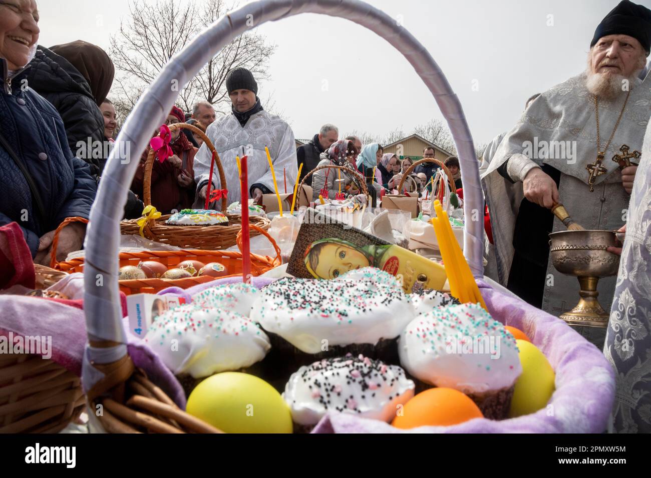 Moscow, Russia. 15th of April, 2023. A priest blesses traditional ...