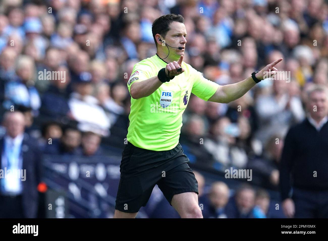Soccer referee hand signals hi-res stock photography and images - Alamy