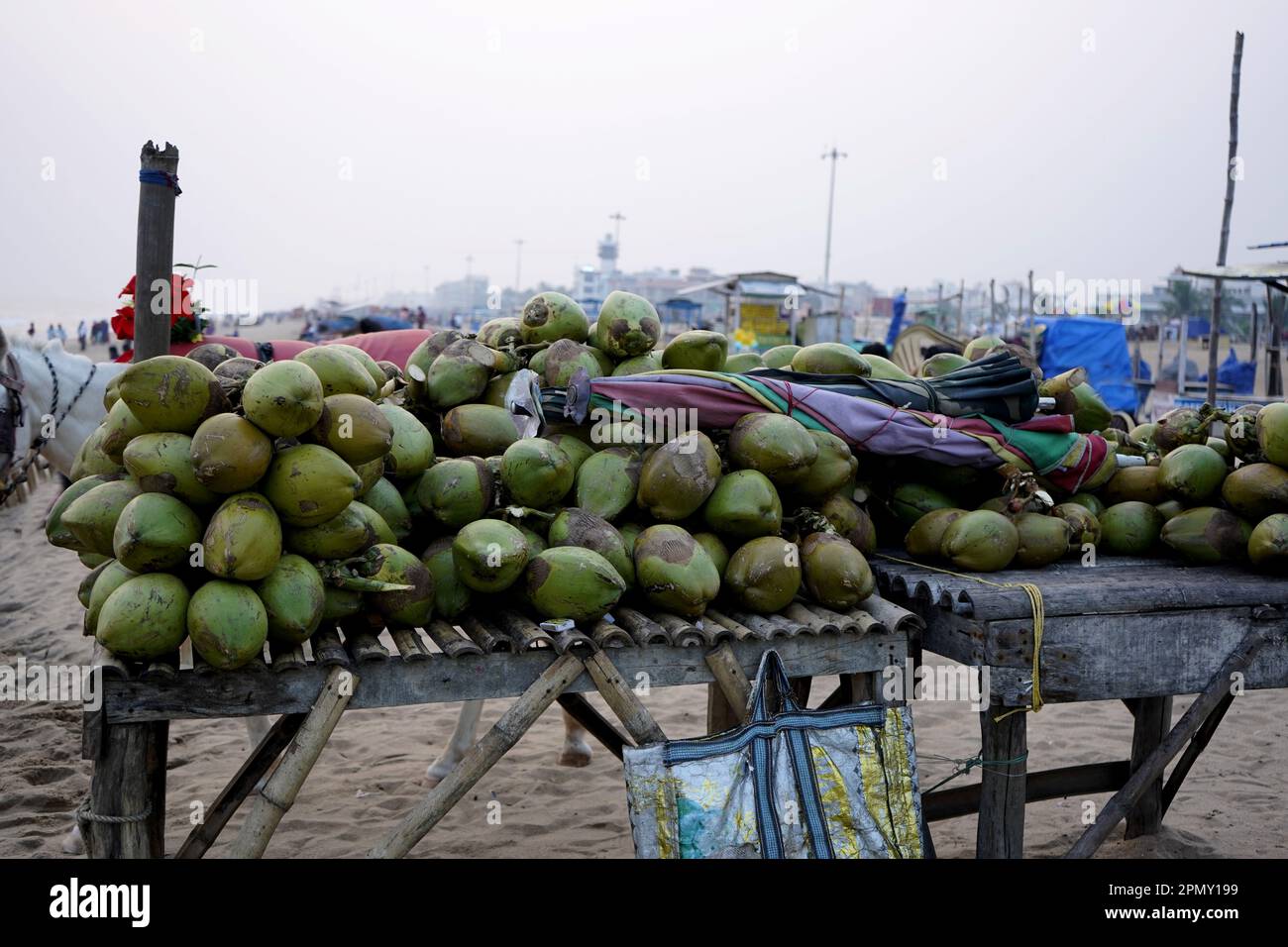 Footpath seller hi-res stock photography and images - Alamy