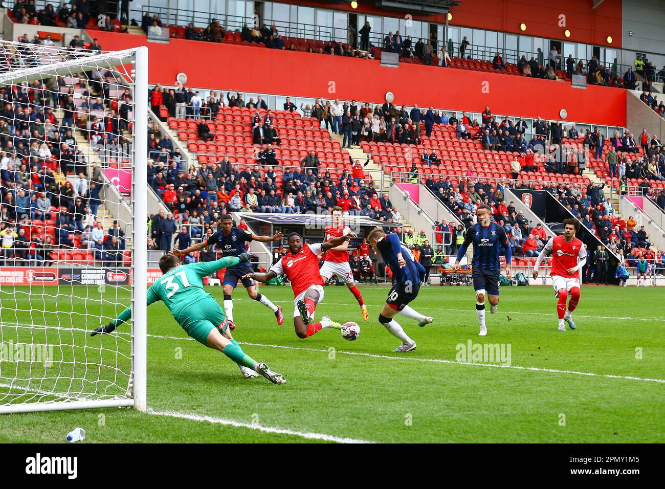 Luton town goal 2022 hi-res stock photography and images - Alamy