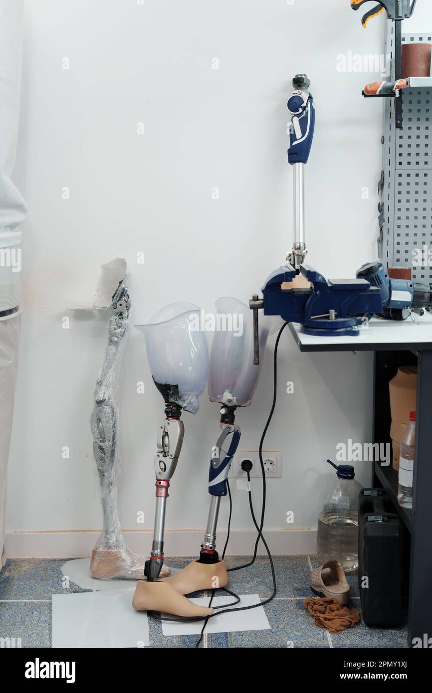 Four assembled prosthetic legs Stock Photo - Alamy