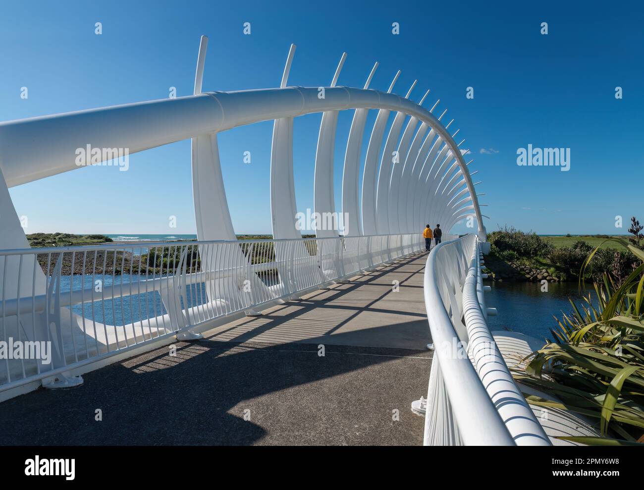 People walking on Te Rewa Rewa bridge. New Plymouth Stock Photo - Alamy