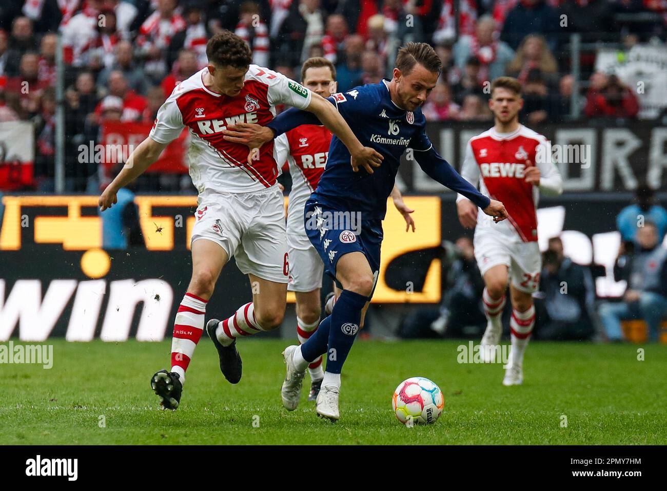 Eric MARTEL (FC Cologne, #6) in a duel with Marcus INGVARTSEN (FSV FSV ...