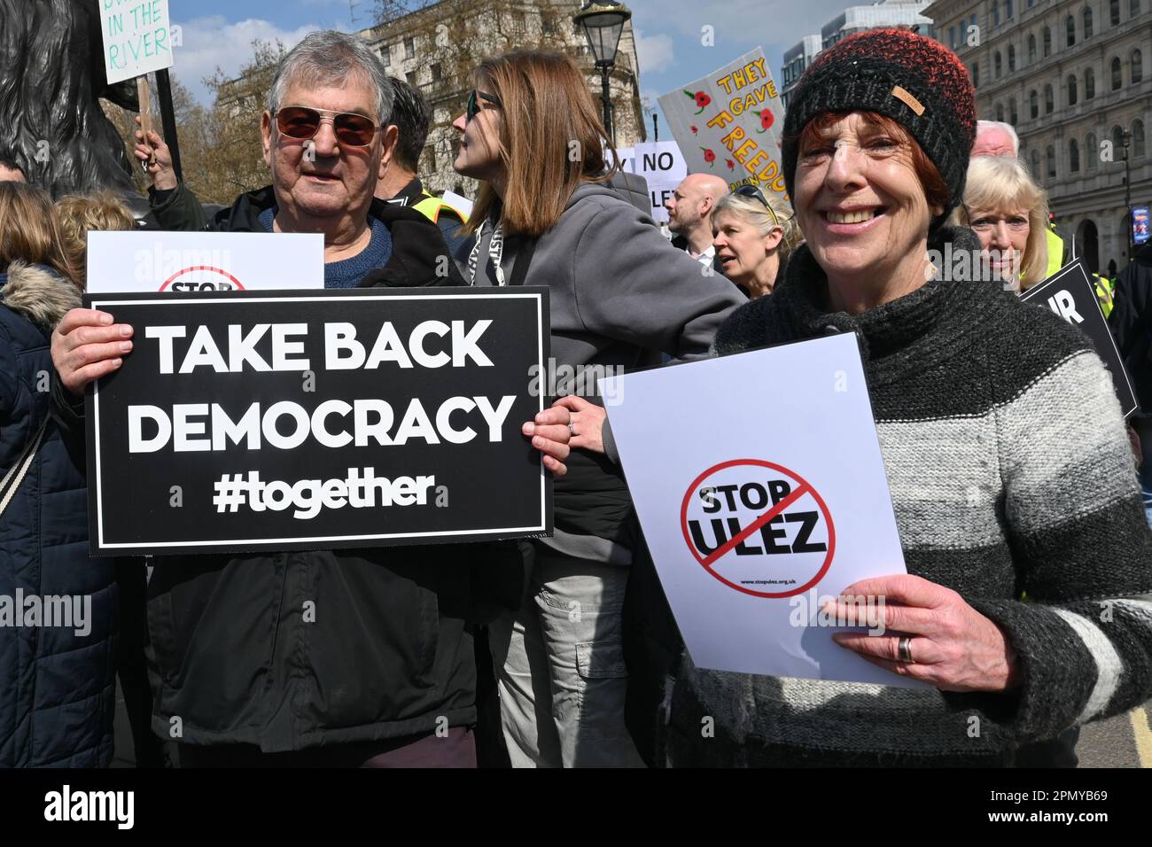 London, UK. 2023-04-15. Protesters hold up anti-ULEZ signs against Khan ...