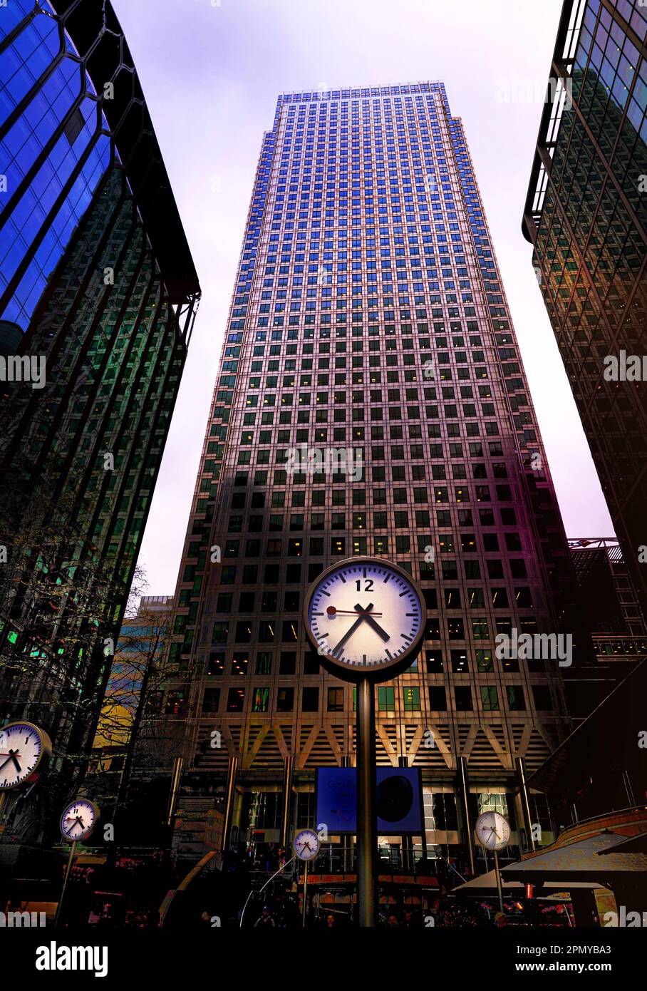 One Canada square Canary Wharf financial district London Stock Photo ...