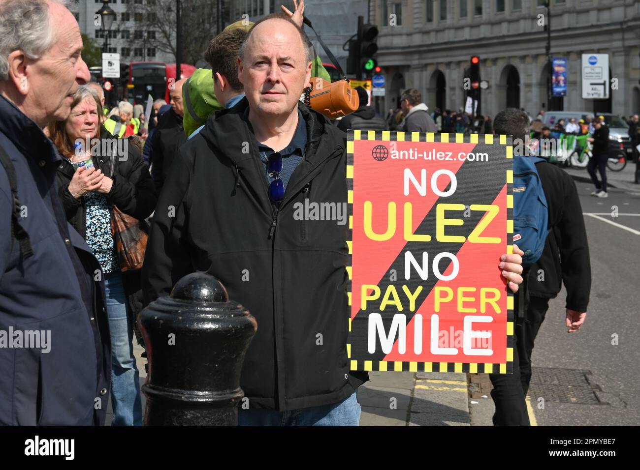 London, UK. 2023-04-15. Protesters hold up anti-ULEZ signs against Khan ...