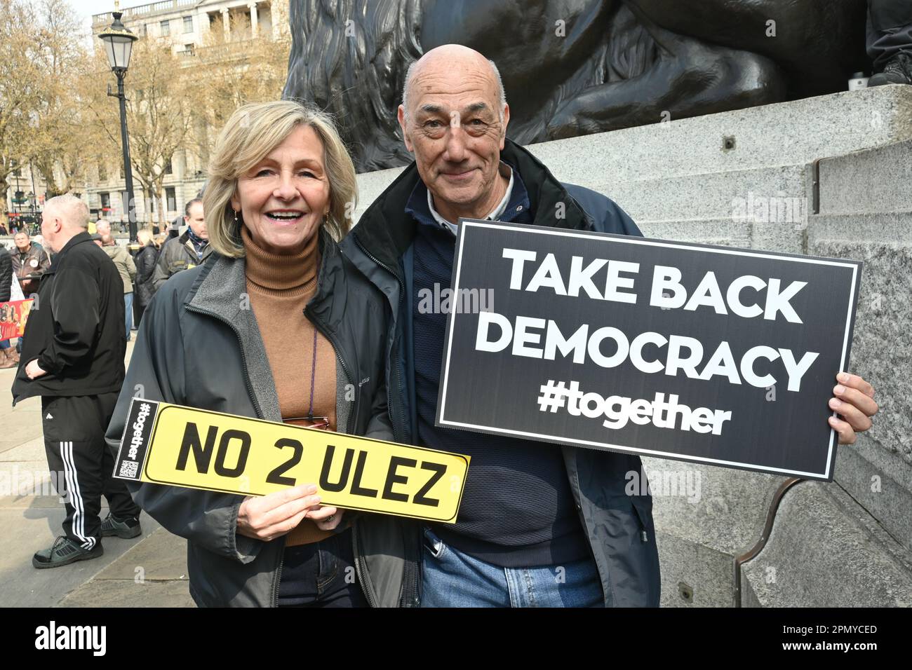 London, UK. 2023-04-15. Protesters hold up anti-ULEZ signs against Khan ...
