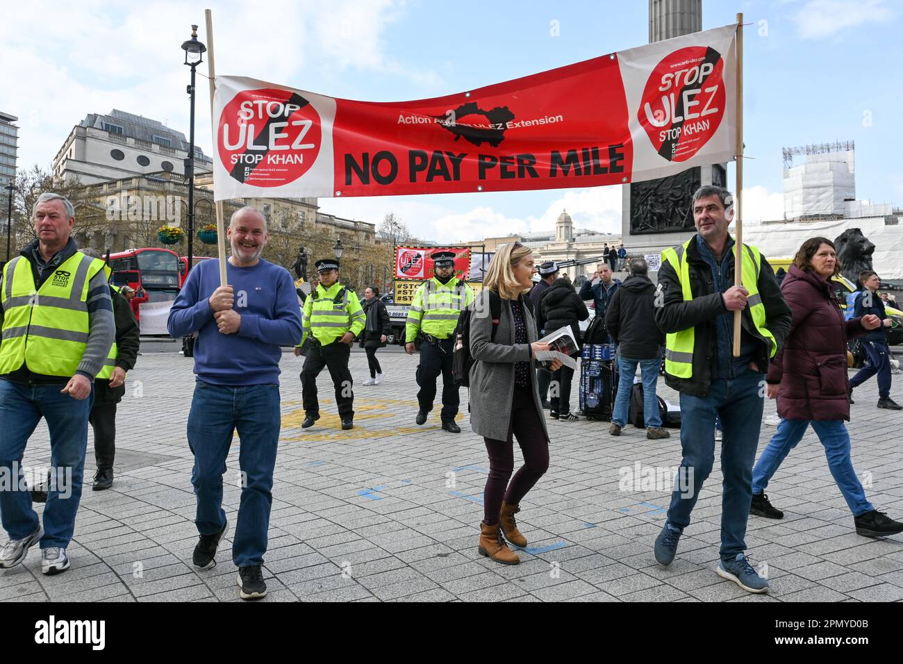 London, UK. 2023-04-15. Protesters hold up anti-ULEZ signs against Khan ...