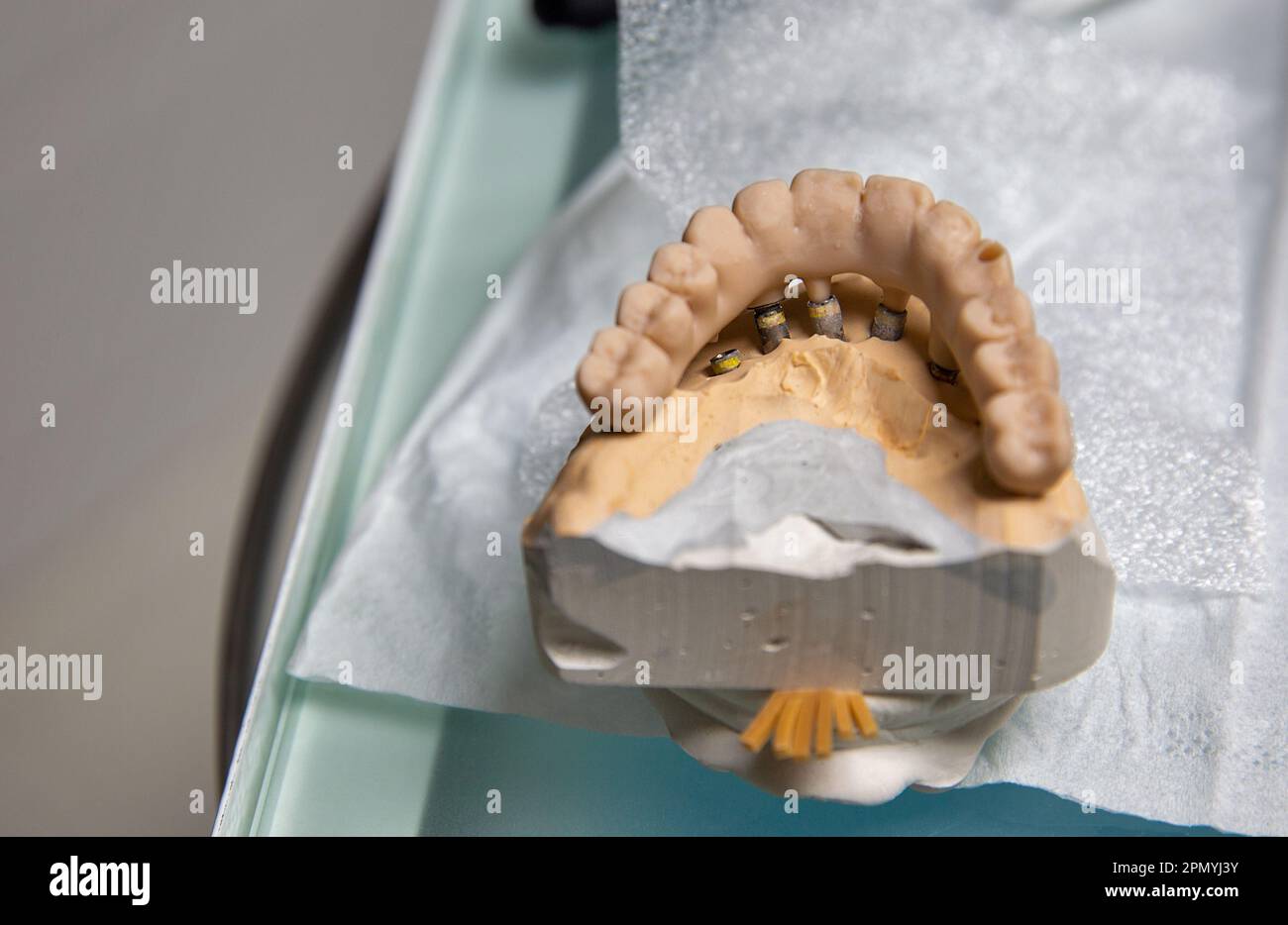 Metal model bridge hi-res stock photography and images - Alamy