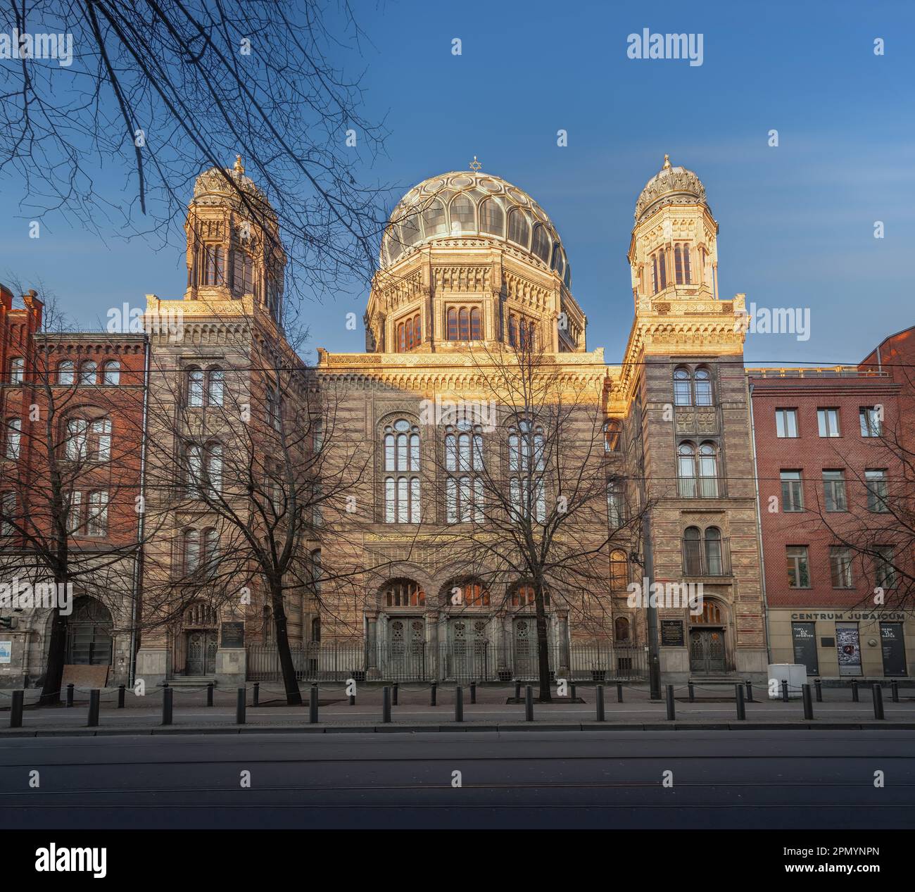 View synagogue oranienburger strasse hi-res stock photography and ...