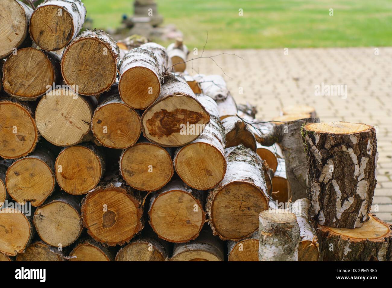 Chopped wood kindling fire hi-res stock photography and images - Alamy