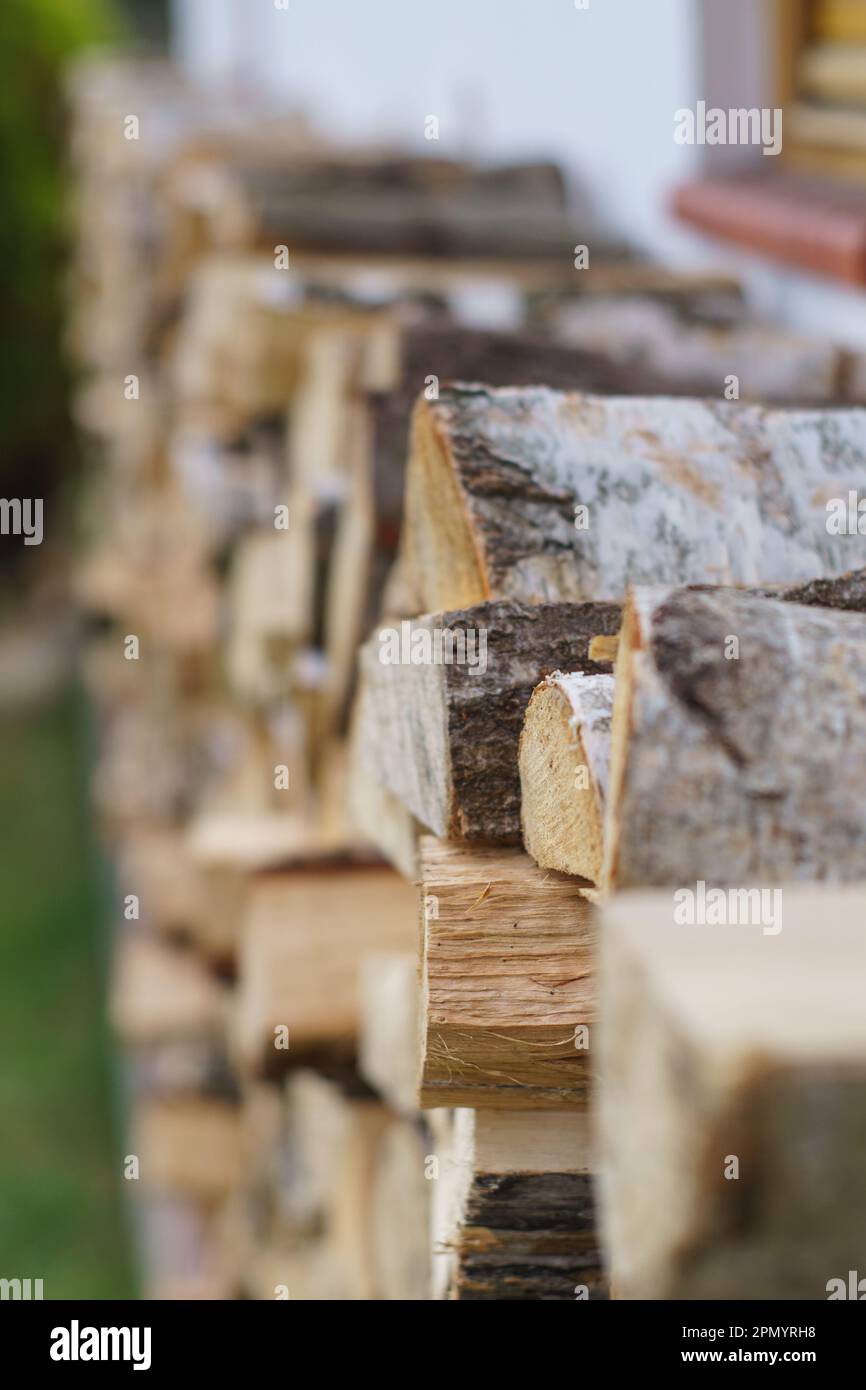 Log house chopped logs hi-res stock photography and images - Alamy