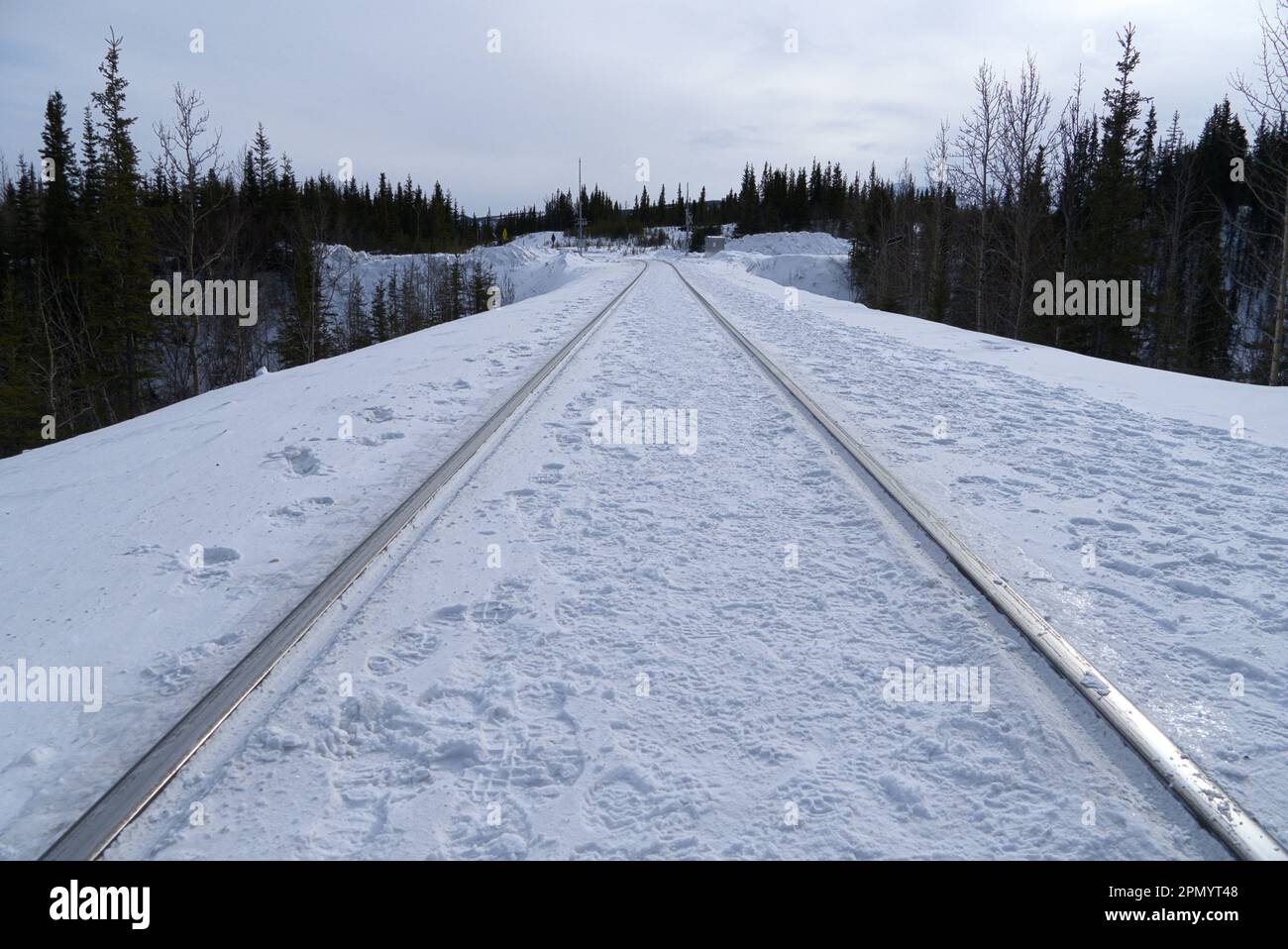 Train line in the snow hi-res stock photography and images - Alamy