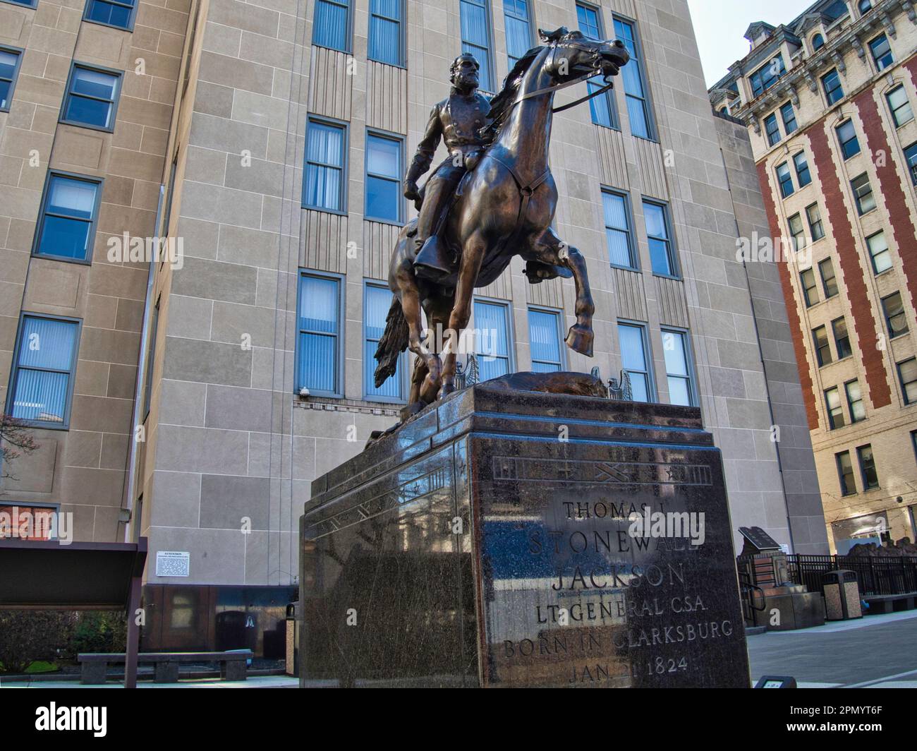 A monument to Confederate General Thomas "Stonewall" Jackson Stock ...
