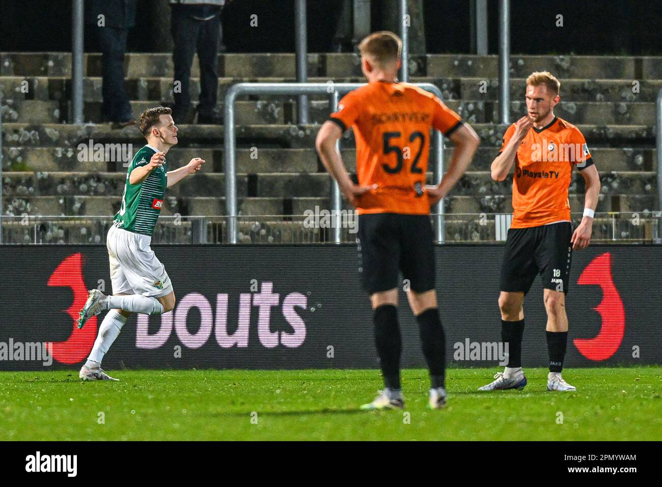 Kolbeinn Thordarson (18) of Lommel scores 3-1 and Lommel can celebrate ...