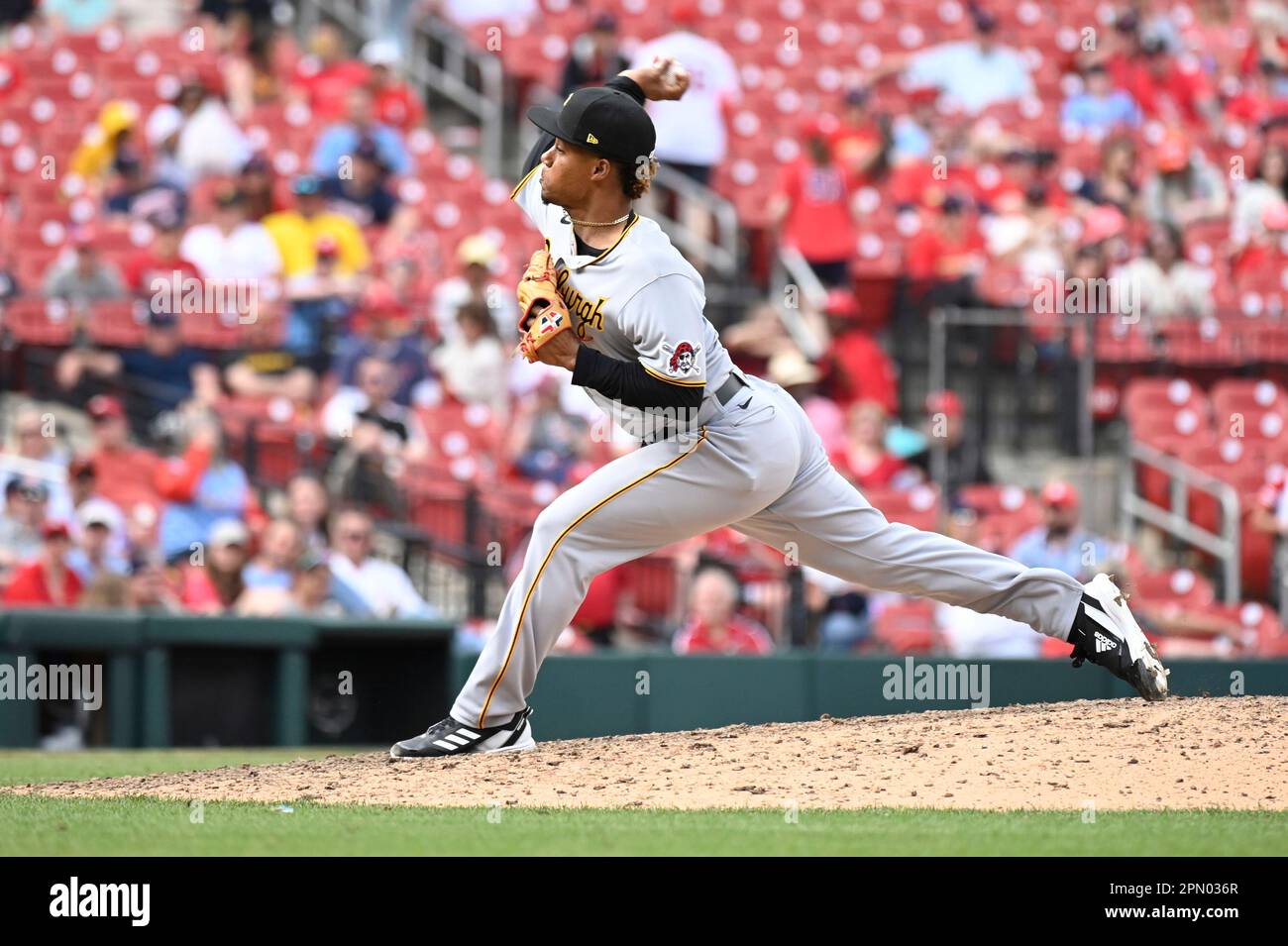 Pittsburgh Pirates relief pitcher Dauri Moreta throws during the 10th ...