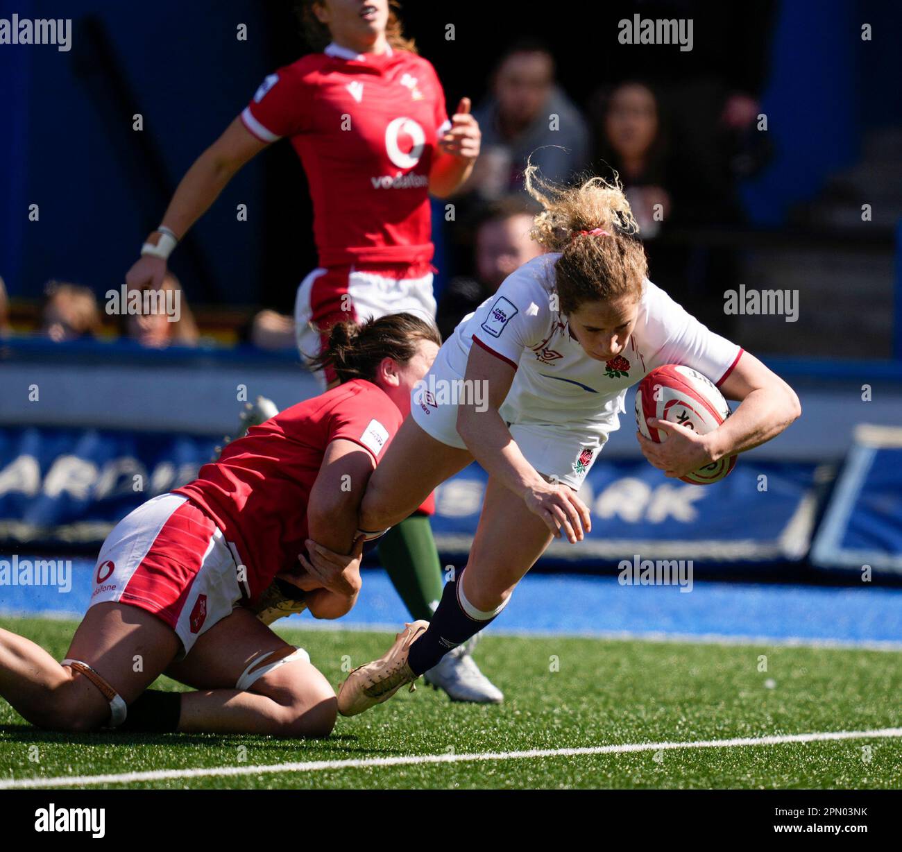 Red roses women rugby hi-res stock photography and images - Alamy