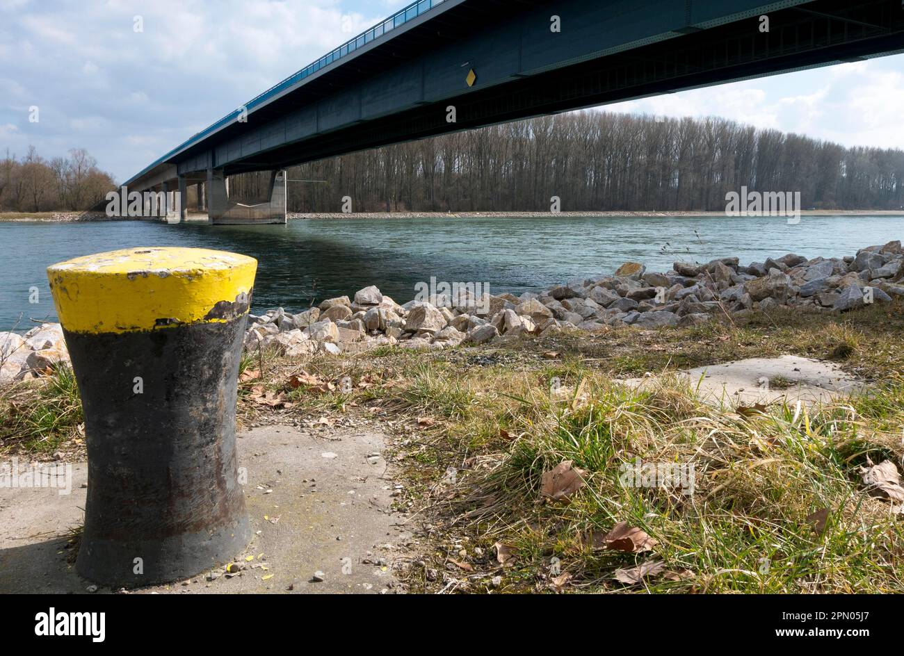 Bollard bridge hi-res stock photography and images - Alamy