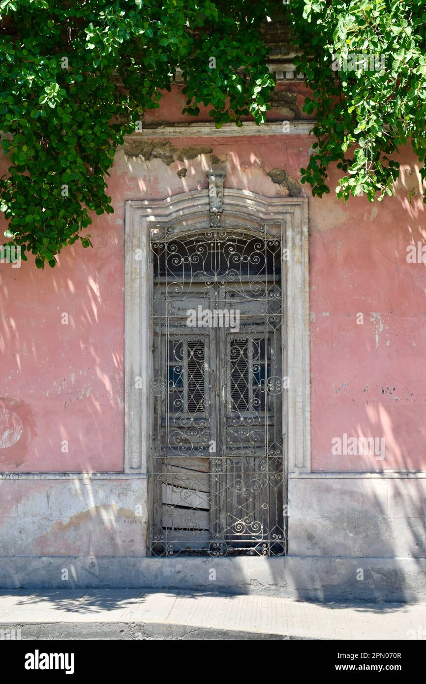 Mexican wrought iron gate hi-res stock photography and images - Alamy