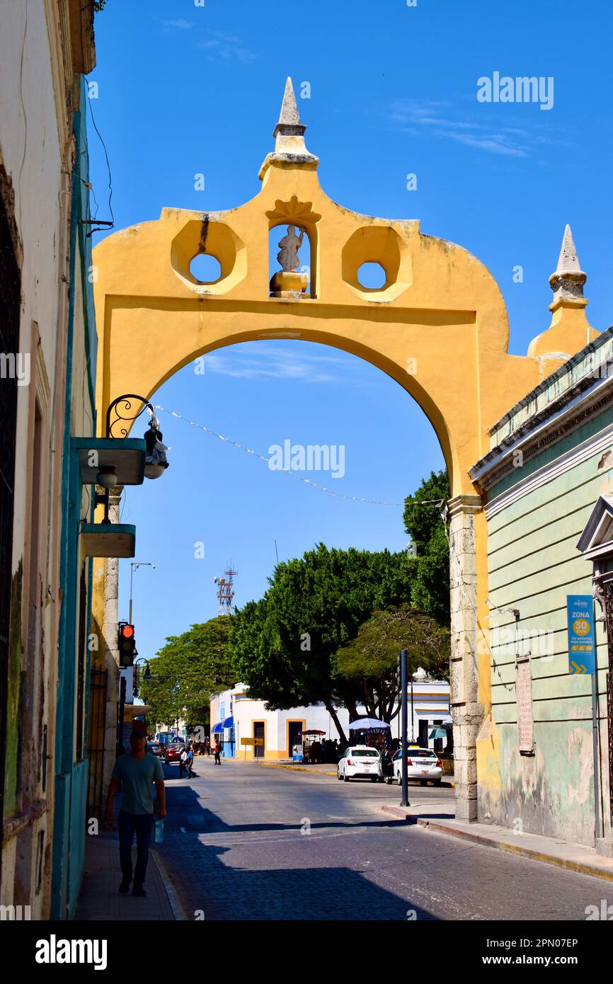 Arco de San Juan on 64th street in the historic center of Merida ...
