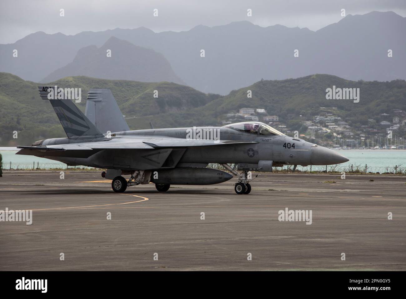 A U.S. Navy F/A-18F Super Hornet, assigned to Strike Fighter Squadron ...