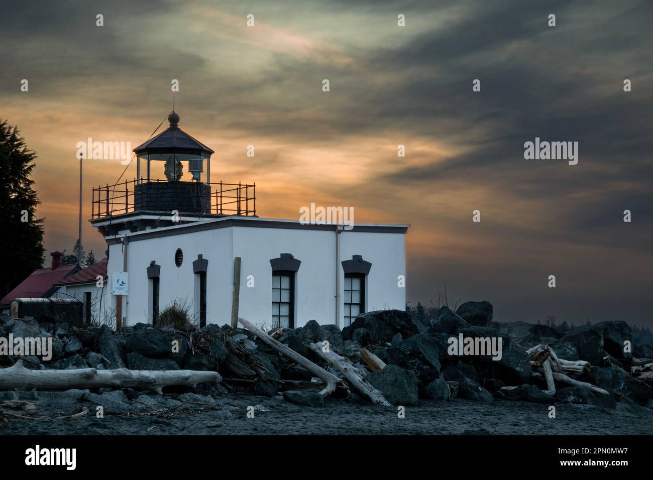 WA23337-00...WASHINGTON - Evening at Point No Point Lighthouse in ...
