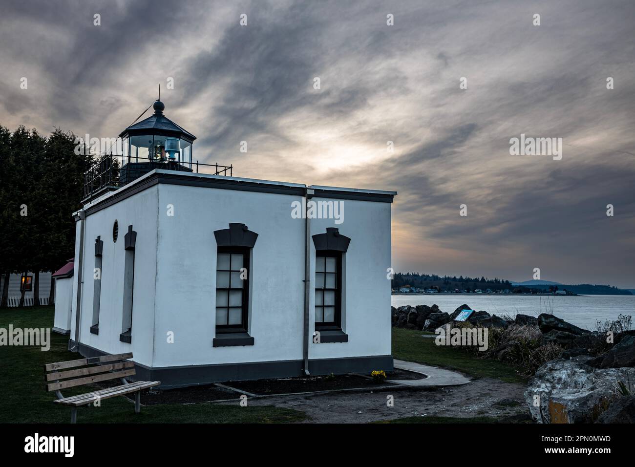 WA23338-00...WASHINGTON - Evening at Point No Point Lighthouse in ...