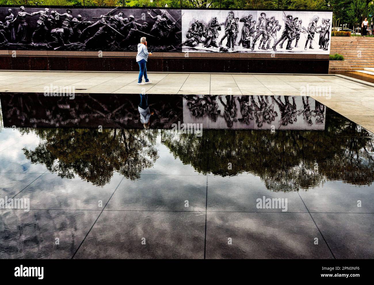 Reflecting Pool in the First World War Memorial in Washington DC Stock ...