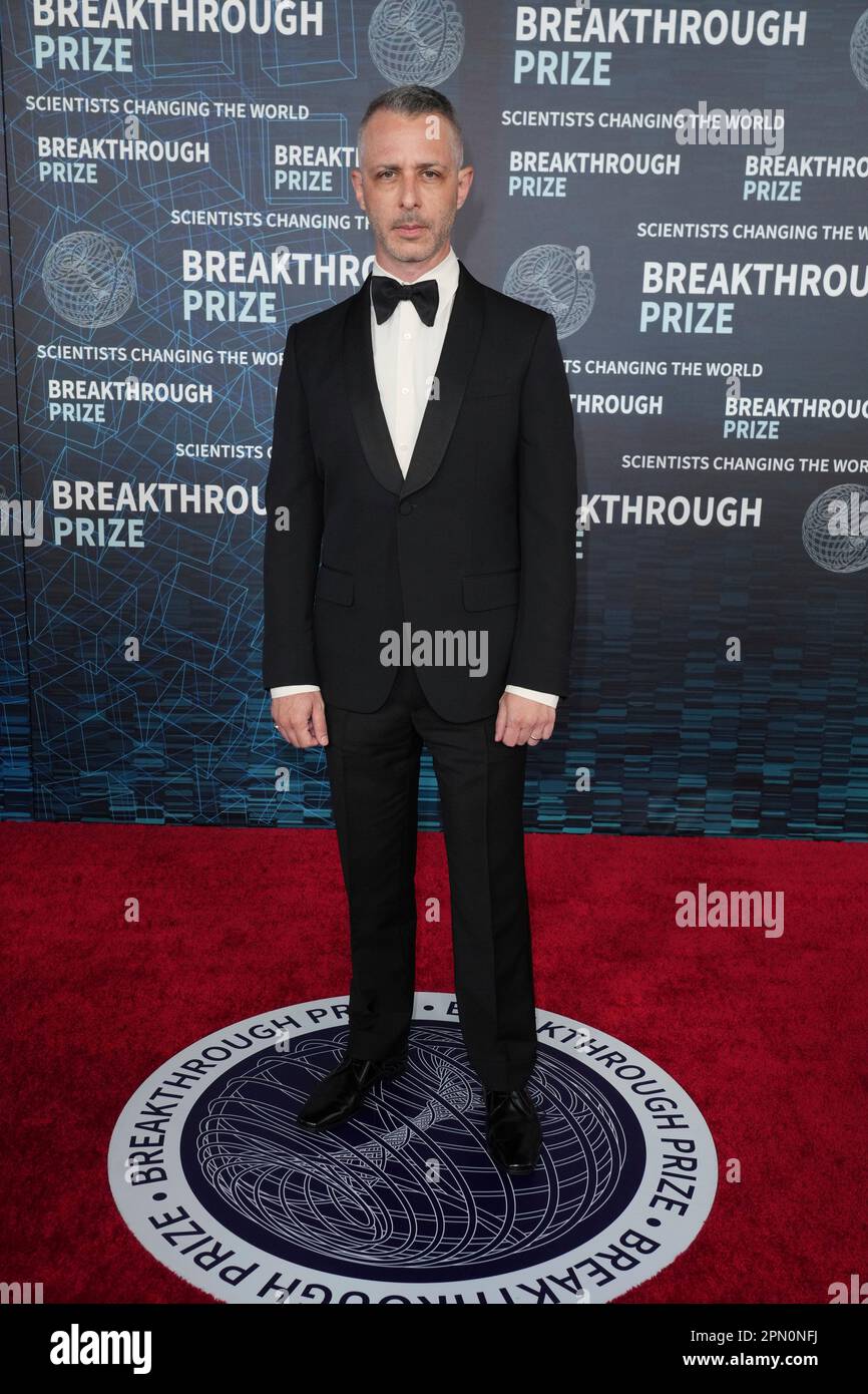 Jeremy Strong arrives at the ninth Breakthrough Prize ceremony on ...