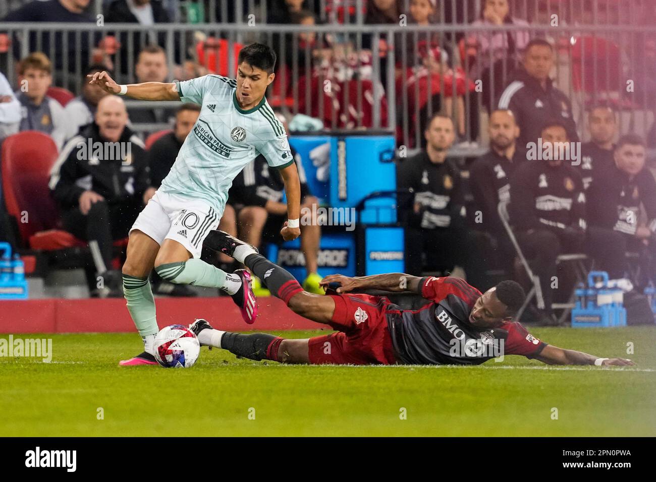 Atlanta United midfielder Luiz Araujo (10) plays the ball against ...