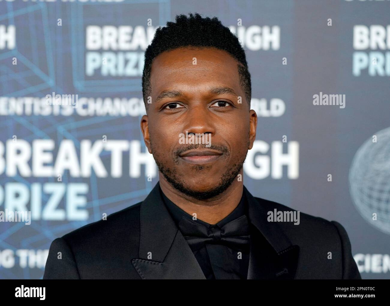 Leslie Odom Jr. arrives at the ninth Breakthrough Prize ceremony on ...