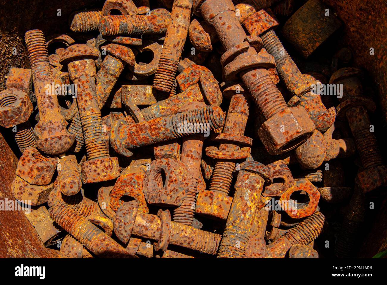Bucket nuts bolts hi-res stock photography and images - Alamy