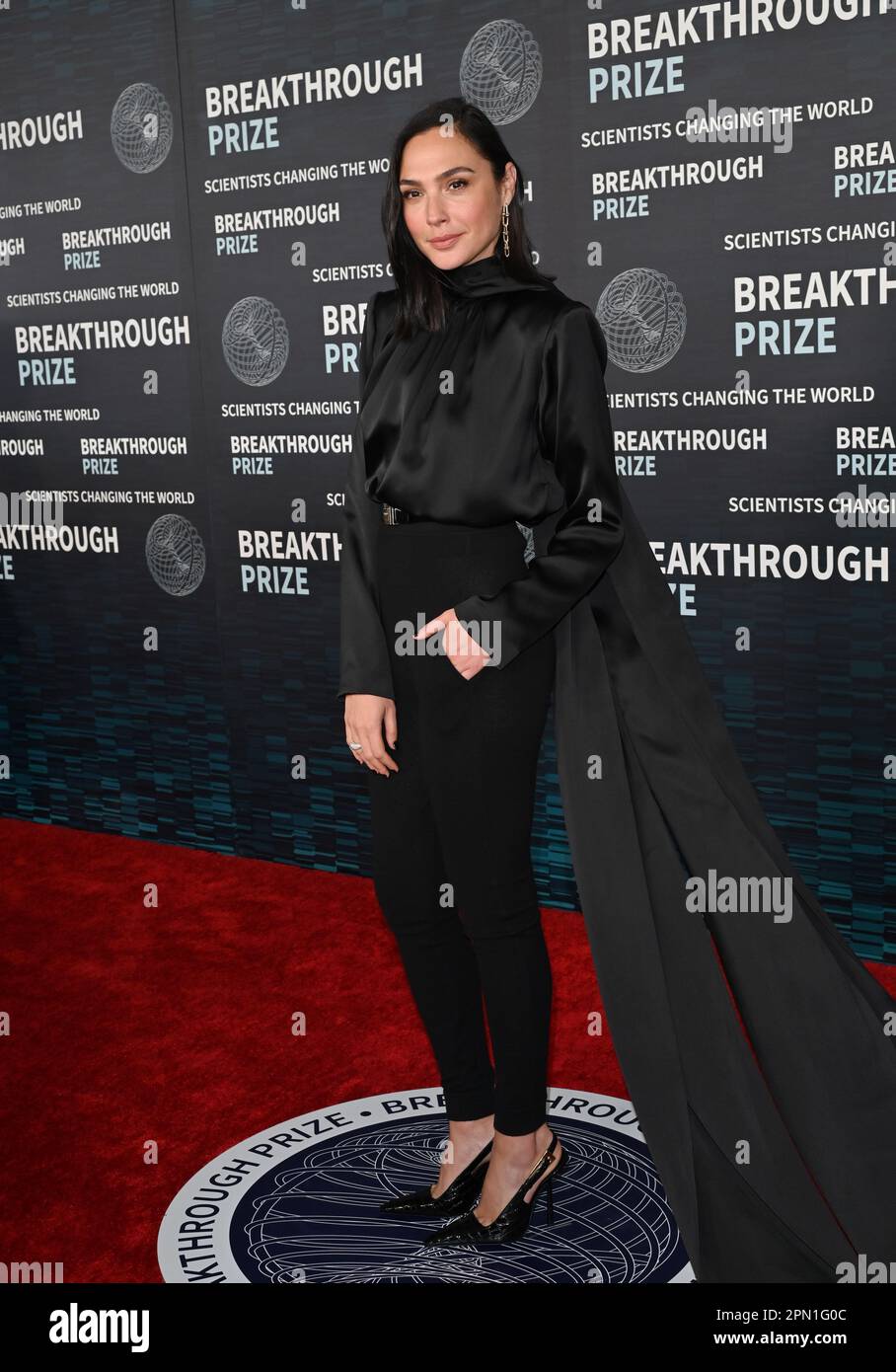 Gal Gadot at the 2023 Breakthrough Prize Ceremony for Science ...