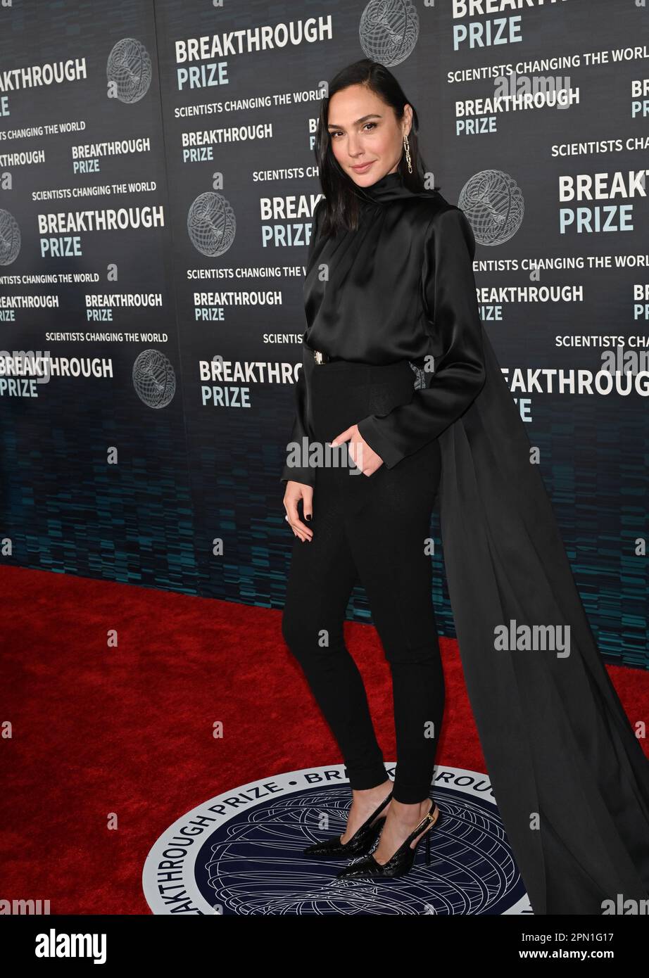 Gal Gadot at the 2023 Breakthrough Prize Ceremony for Science ...