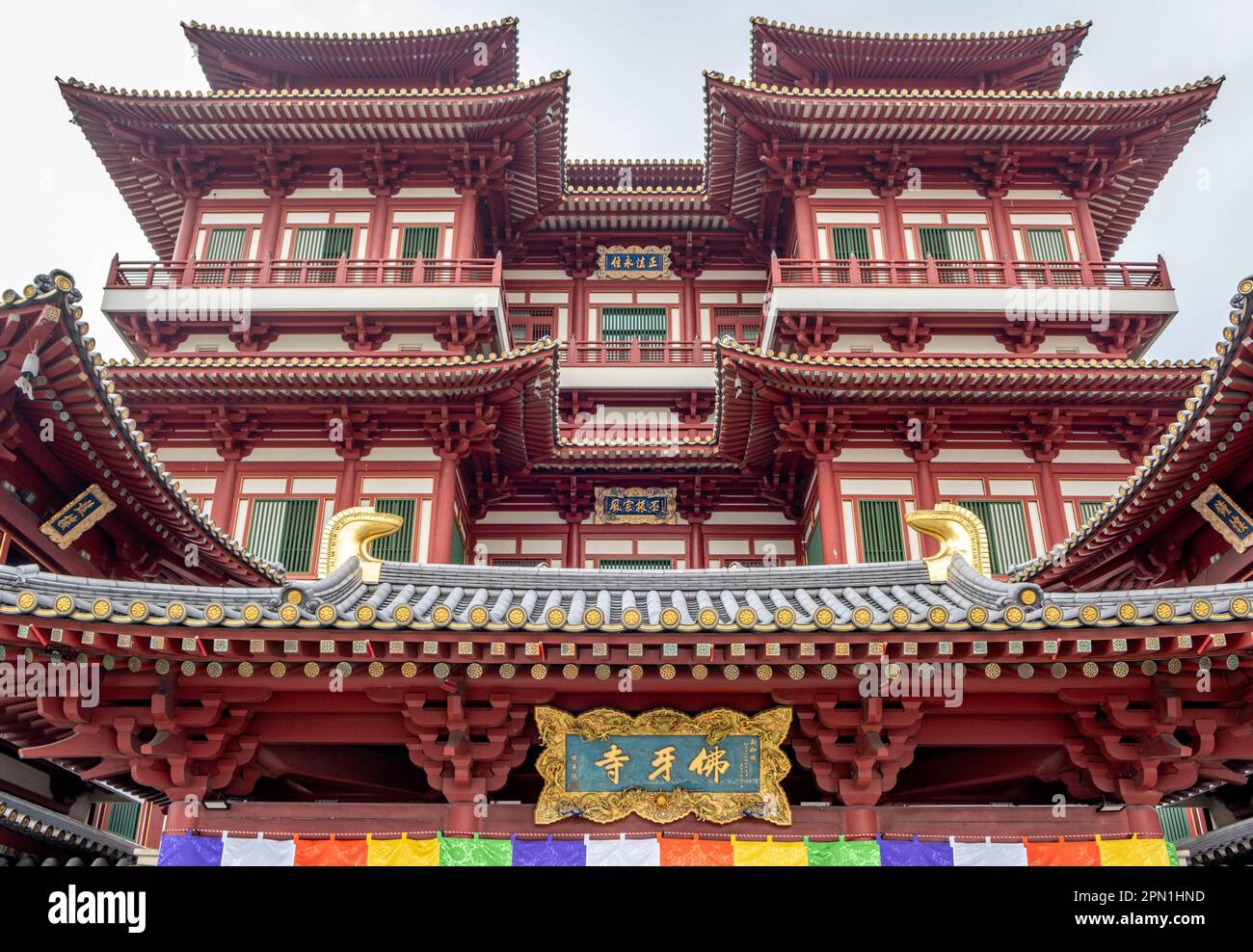 Landmark Buddhist temple in Singapore's Chinatown Stock Photo - Alamy