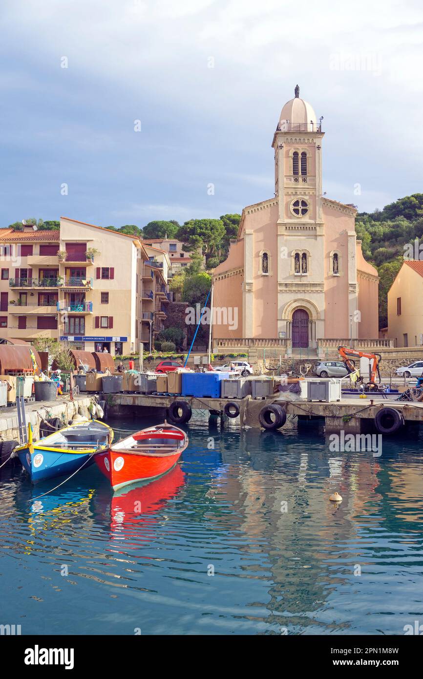The church Notre-Dame-des-Anges at the harbour of Port Vendres ...