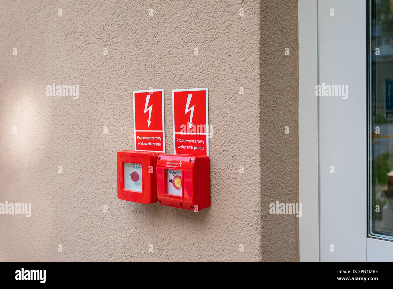 Externally mounted main switch for electricity and photovoltaics in ...