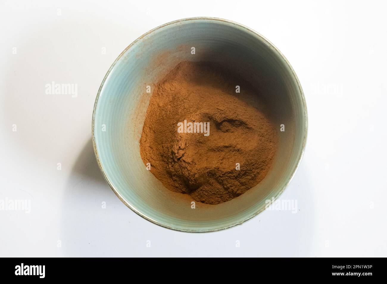 Ceylon cinnamon powder in a bowl Stock Photo - Alamy