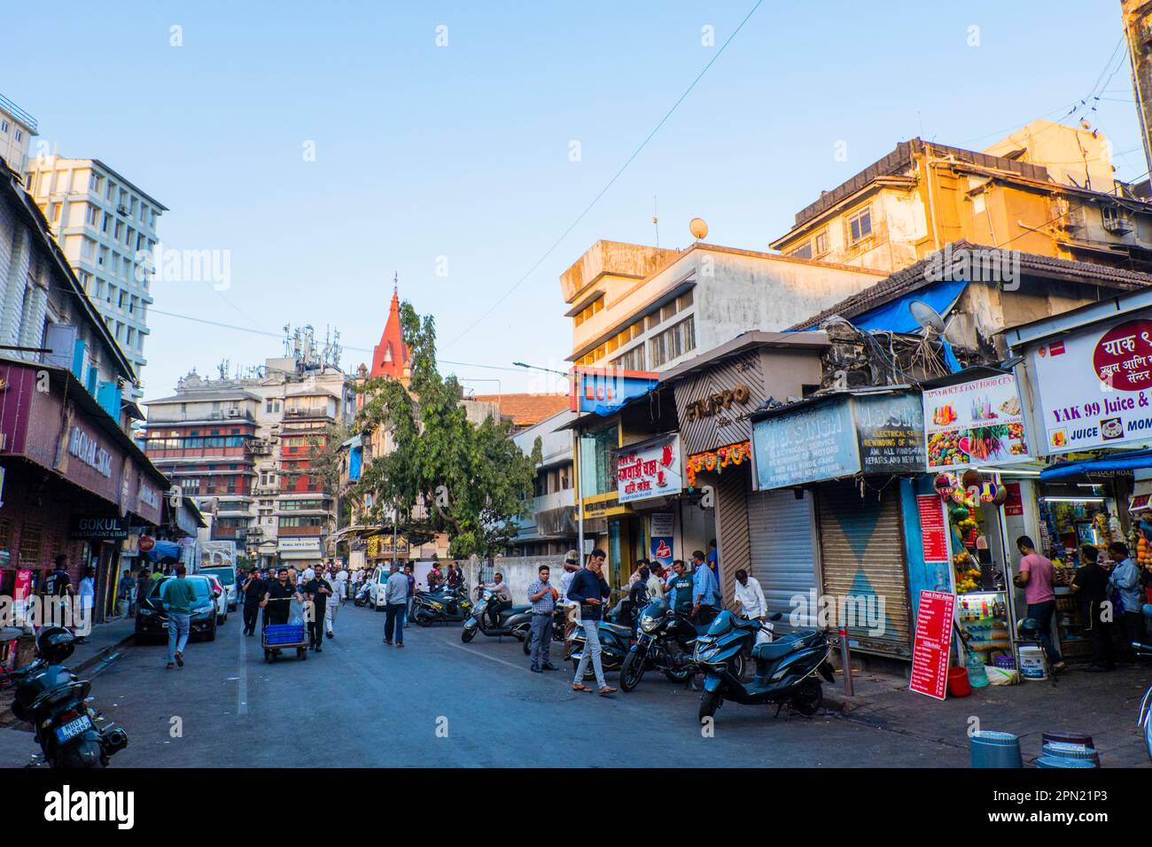 Causeway Market, Colaba, Mumbai, India Stock Photo - Alamy