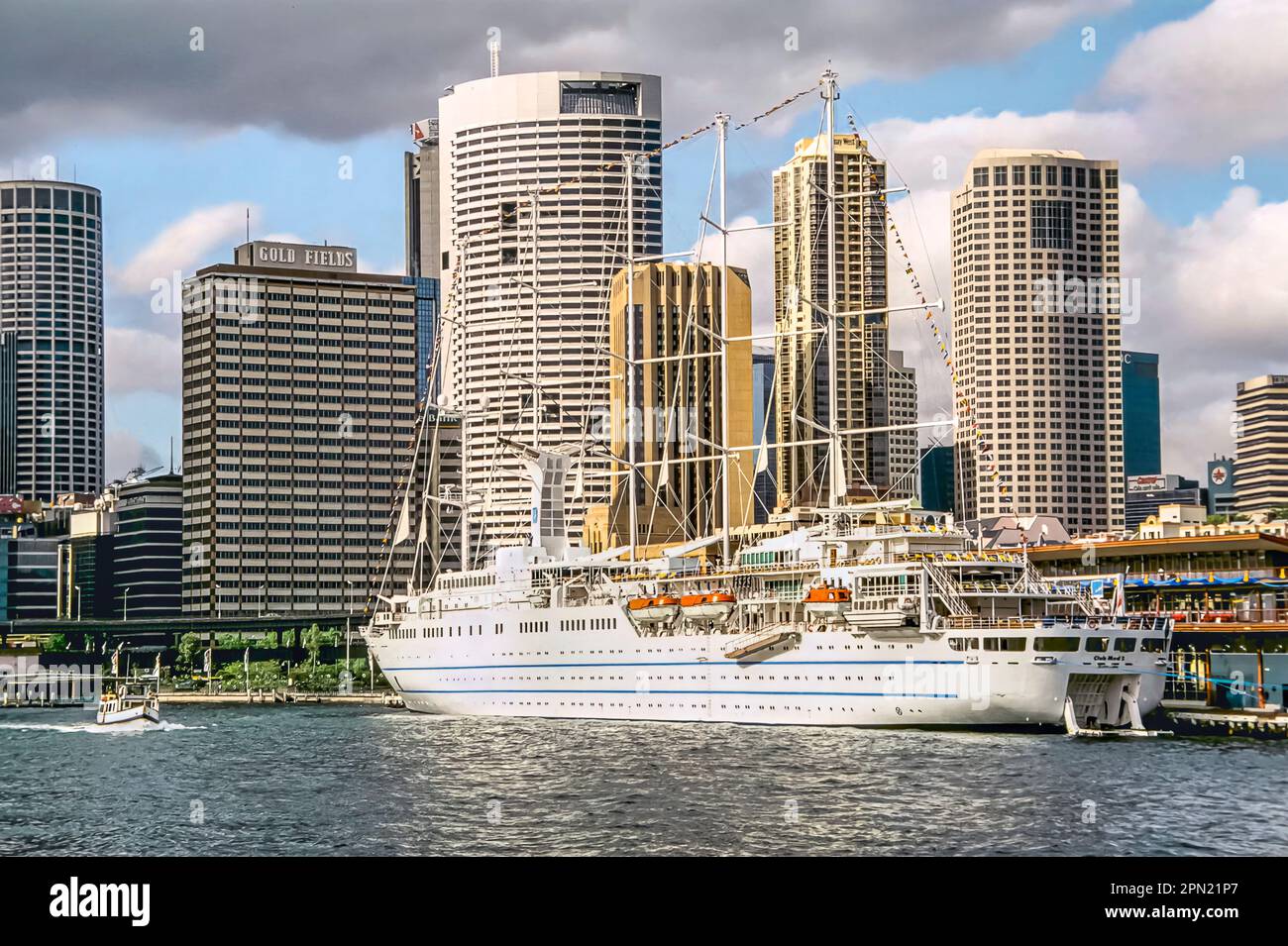 Club med cruise ship at Sydney Harbour in front of Circular Quay ...