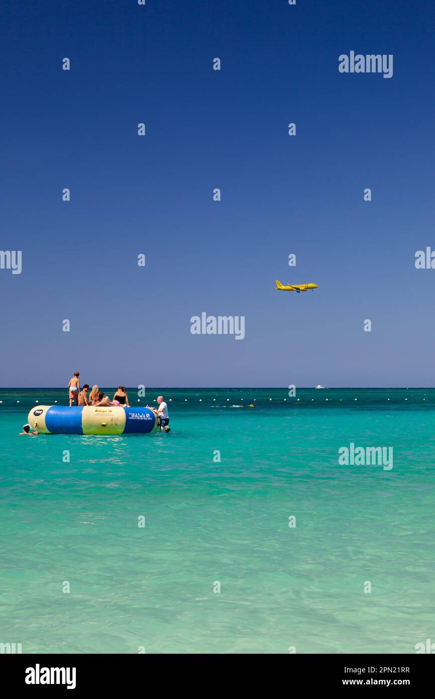 Plane beach jamaica hi-res stock photography and images - Alamy