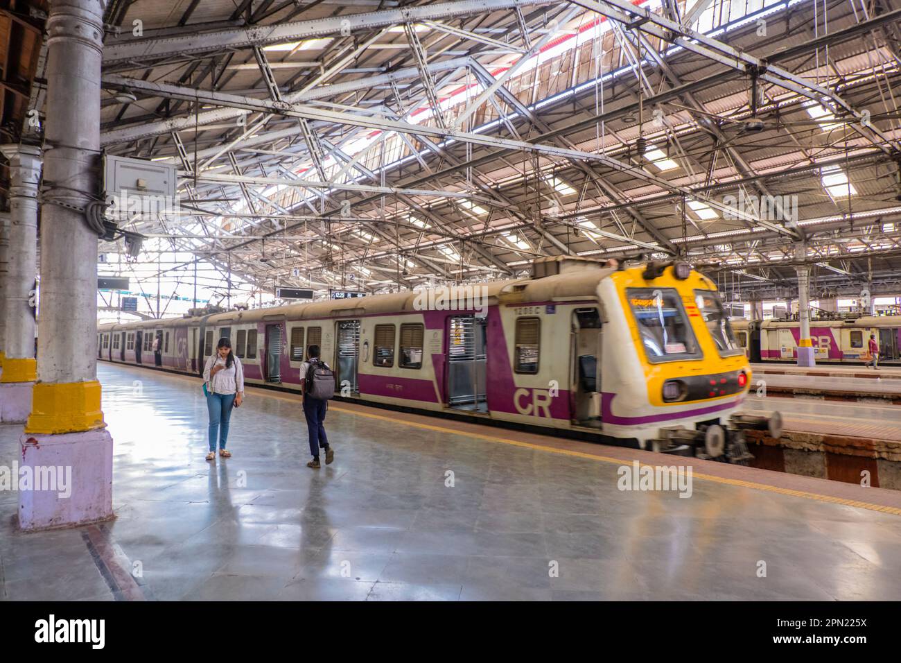 Indian railway platform hi-res stock photography and images - Alamy