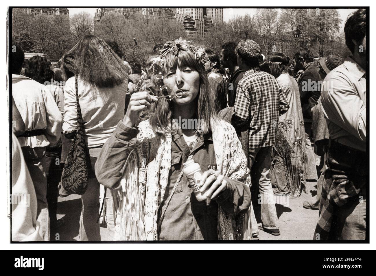 Hippie 1960s hi-res stock photography and images - Alamy