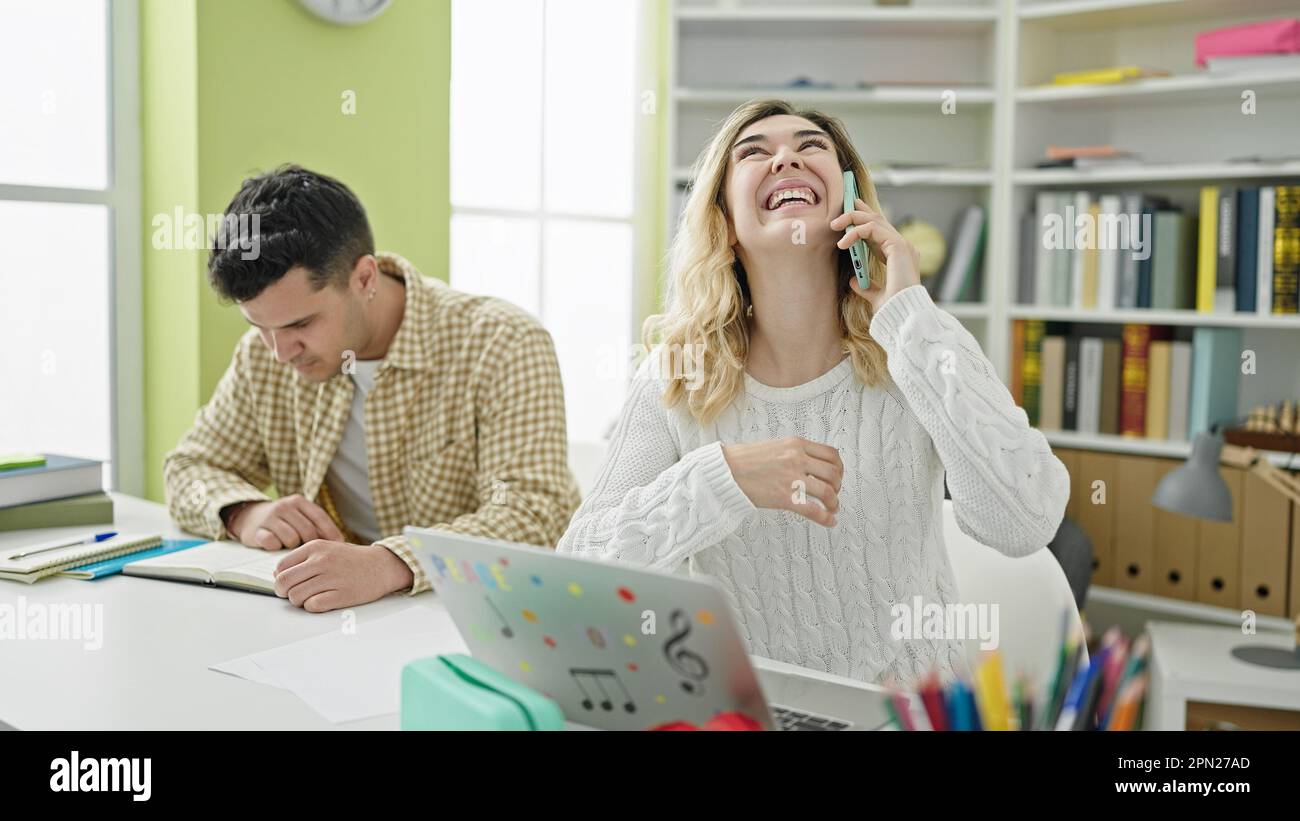 Female students talking hispanic hi-res stock photography and images ...