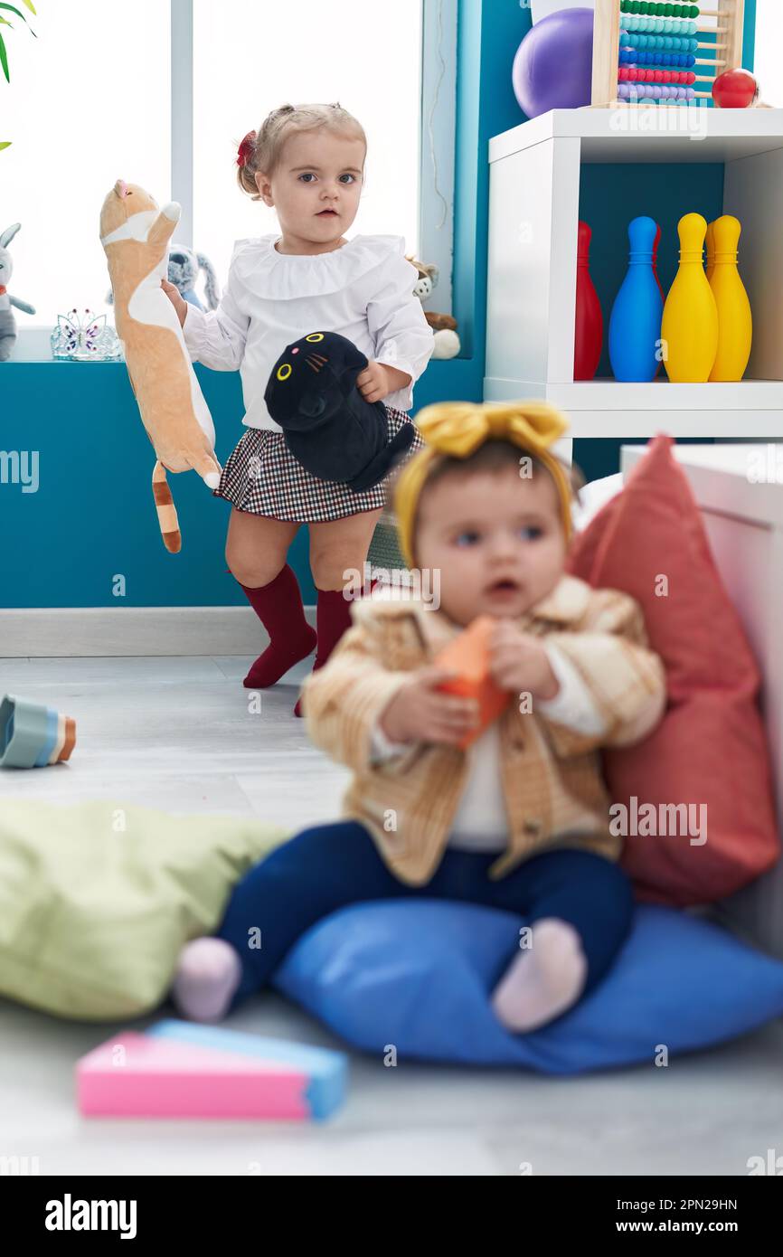 School kids resting girls hi-res stock photography and images - Alamy