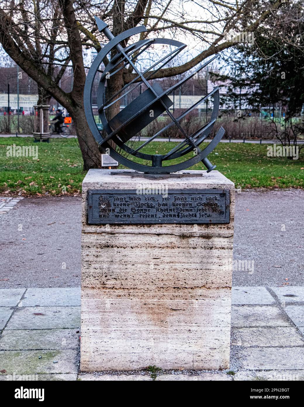 Sonnenuhr skulptur 1970 hi-res stock photography and images - Alamy