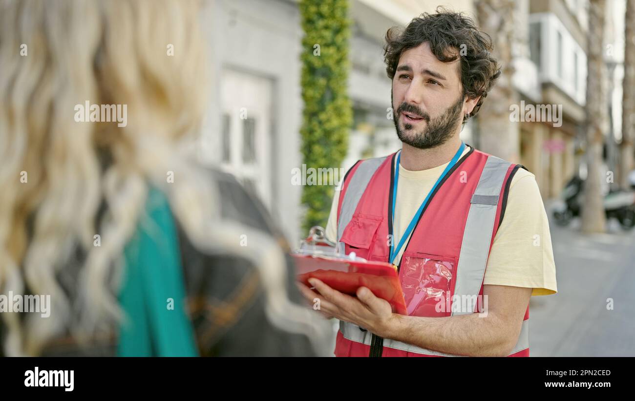 Interview outdoor clipboard hi-res stock photography and images - Alamy