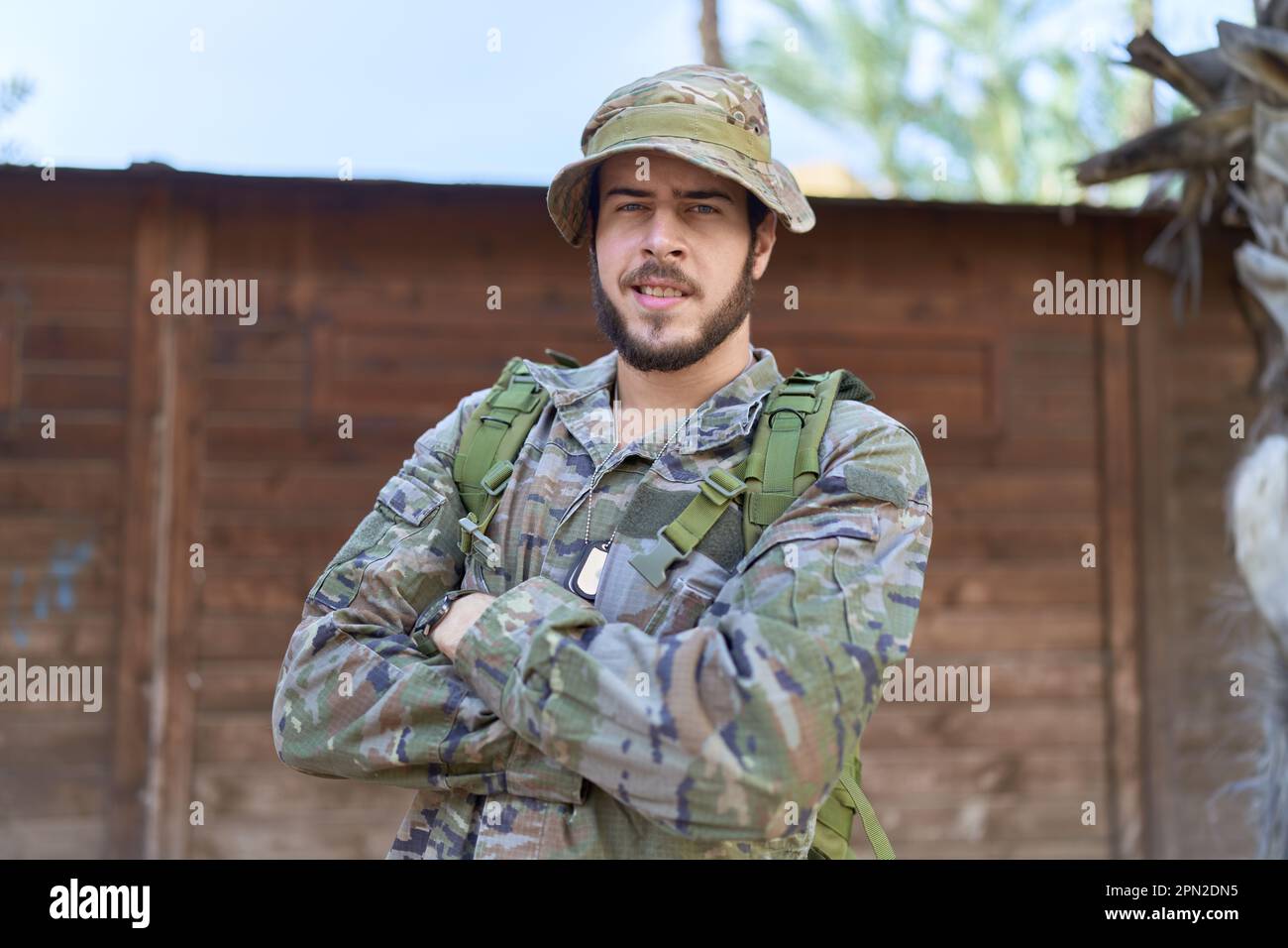 Portrait soldier standing arms crossed hi-res stock photography and ...